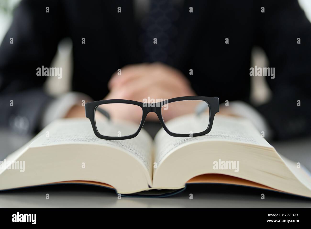 Intellectual reference hi-res stock photography and images - Alamy