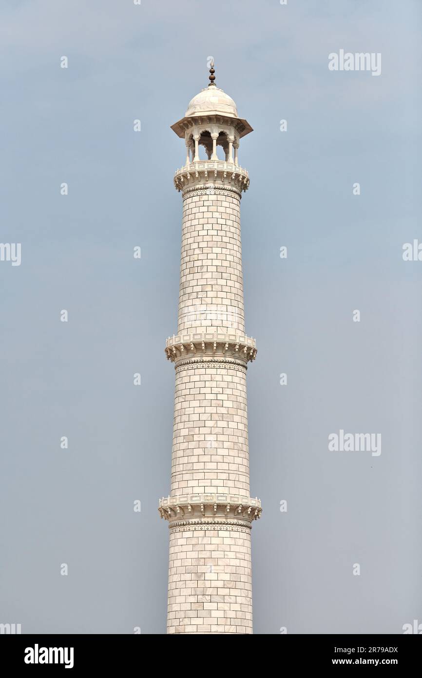 Minaret of Taj Mahal white marble mausoleum landmark in Agra, Uttar ...