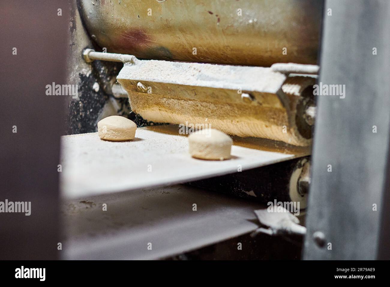 Automatic roti making machine at Gurudwara Bangla Sahib temple ...