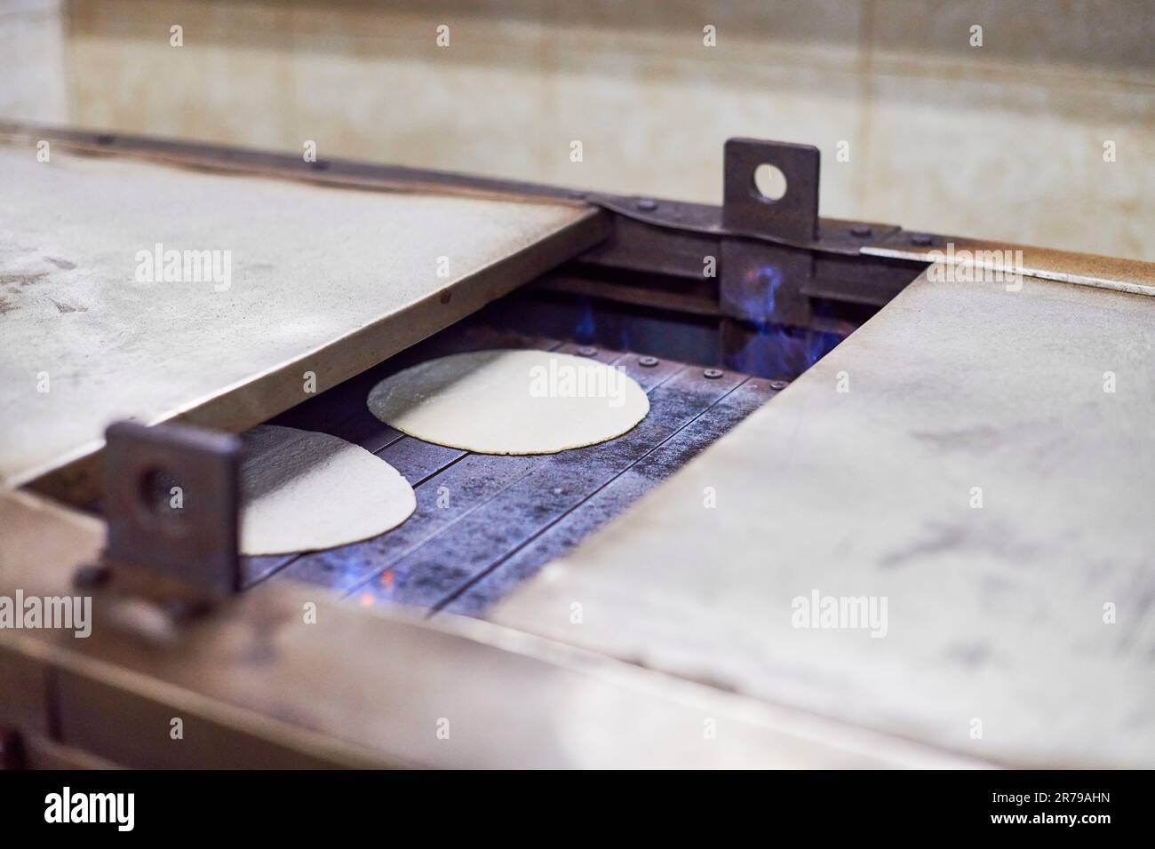 Automatic roti making machine at Gurudwara Bangla Sahib temple ...