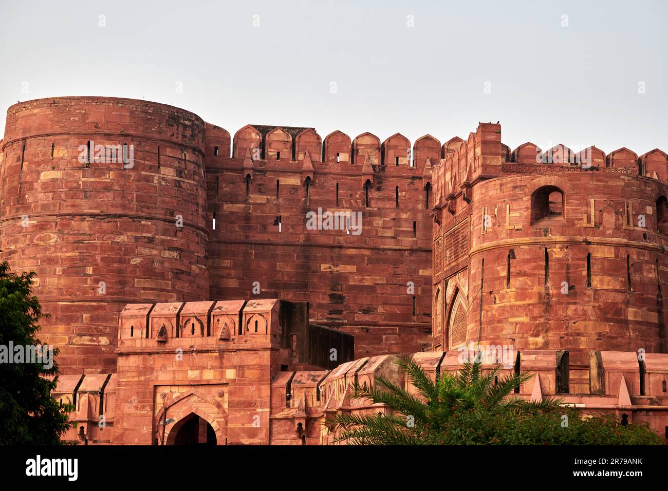 Agra red fort main gate hi-res stock photography and images - Alamy