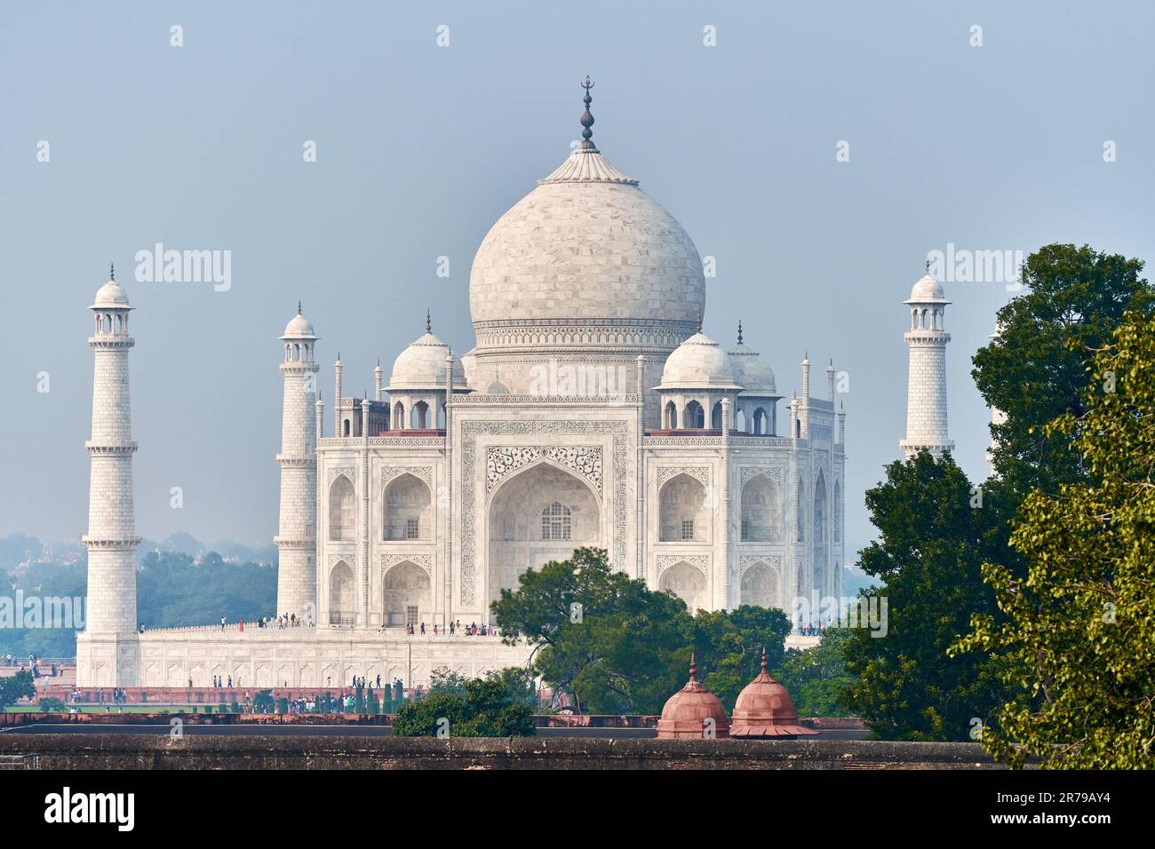Taj Mahal white marble mausoleum landmark in Agra, Uttar Pradesh, India ...