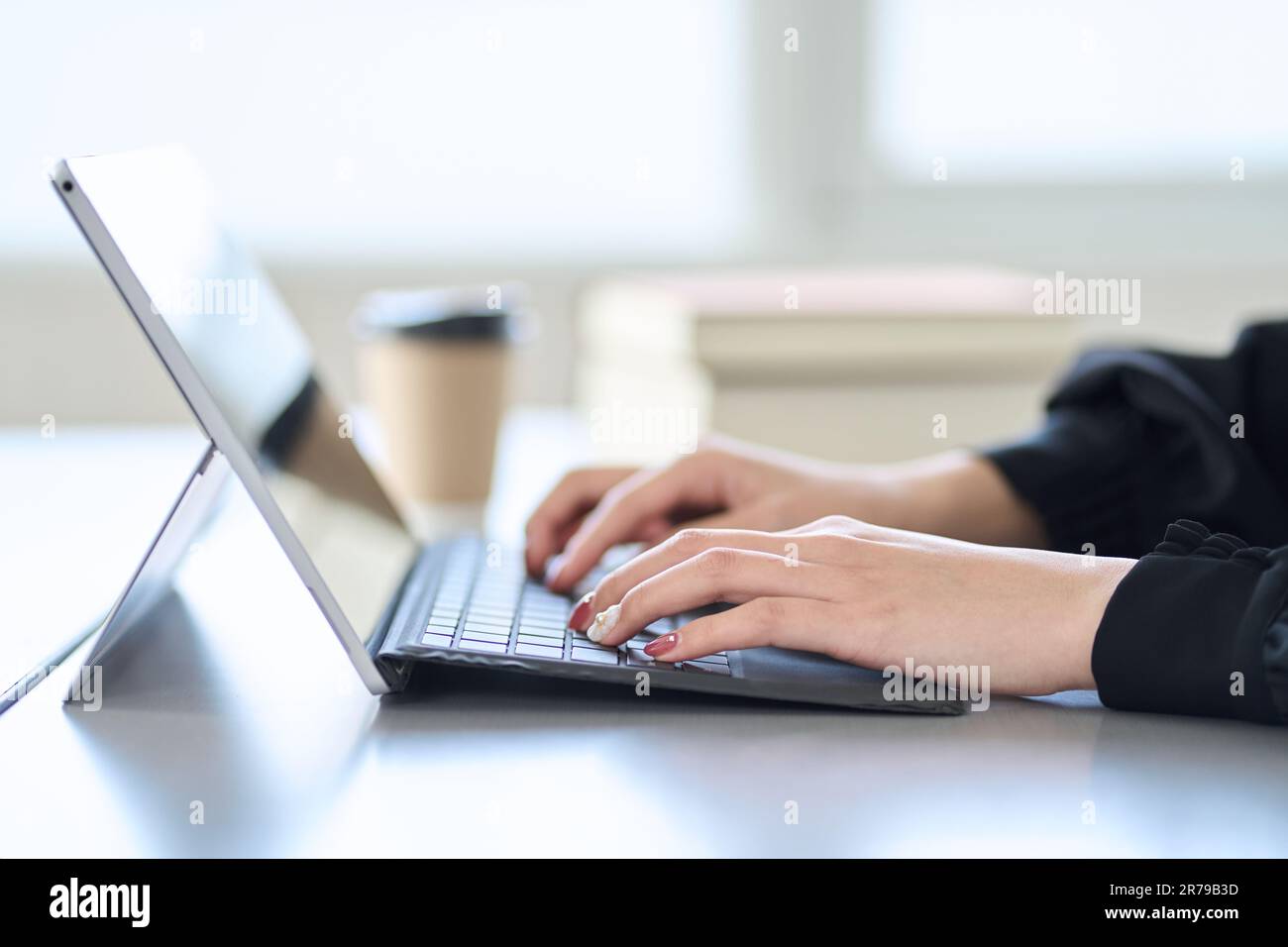 Korean typing hi-res stock photography and images - Alamy