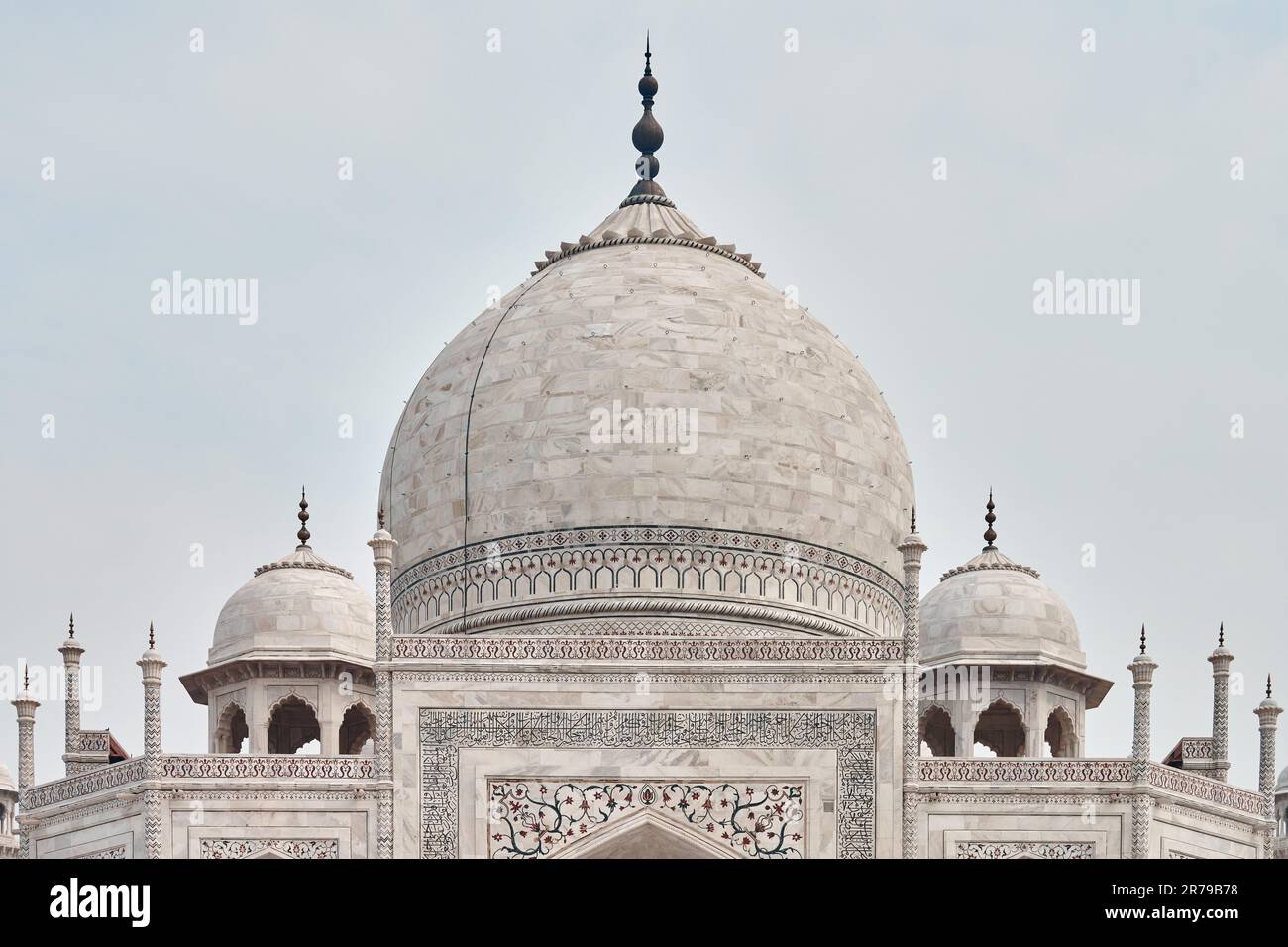 Close up Taj Mahal dome white marble mausoleum landmark in Agra, Uttar ...