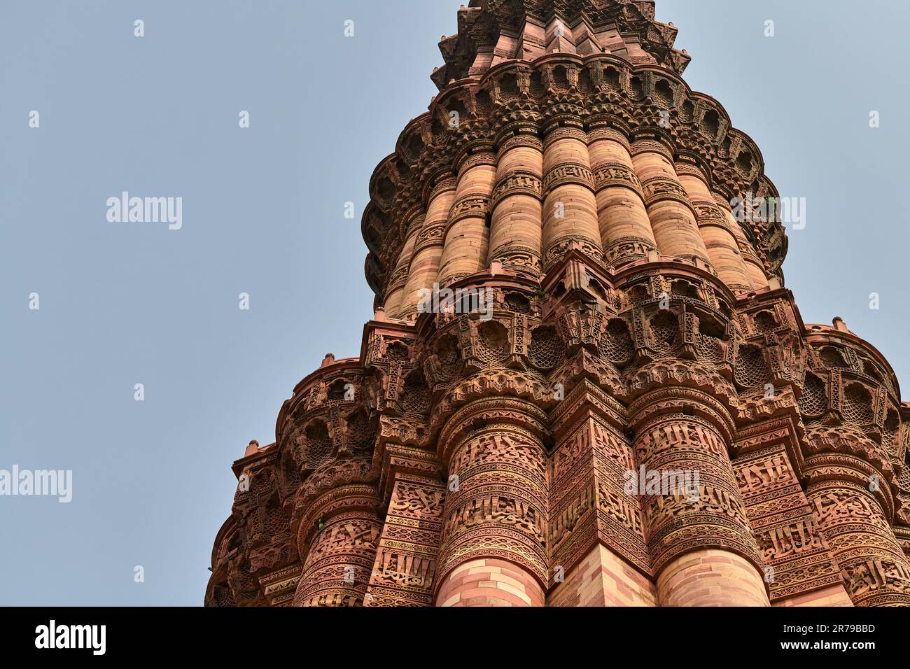 Close up view of Qutb Minar minaret tower part Qutb complex in South ...