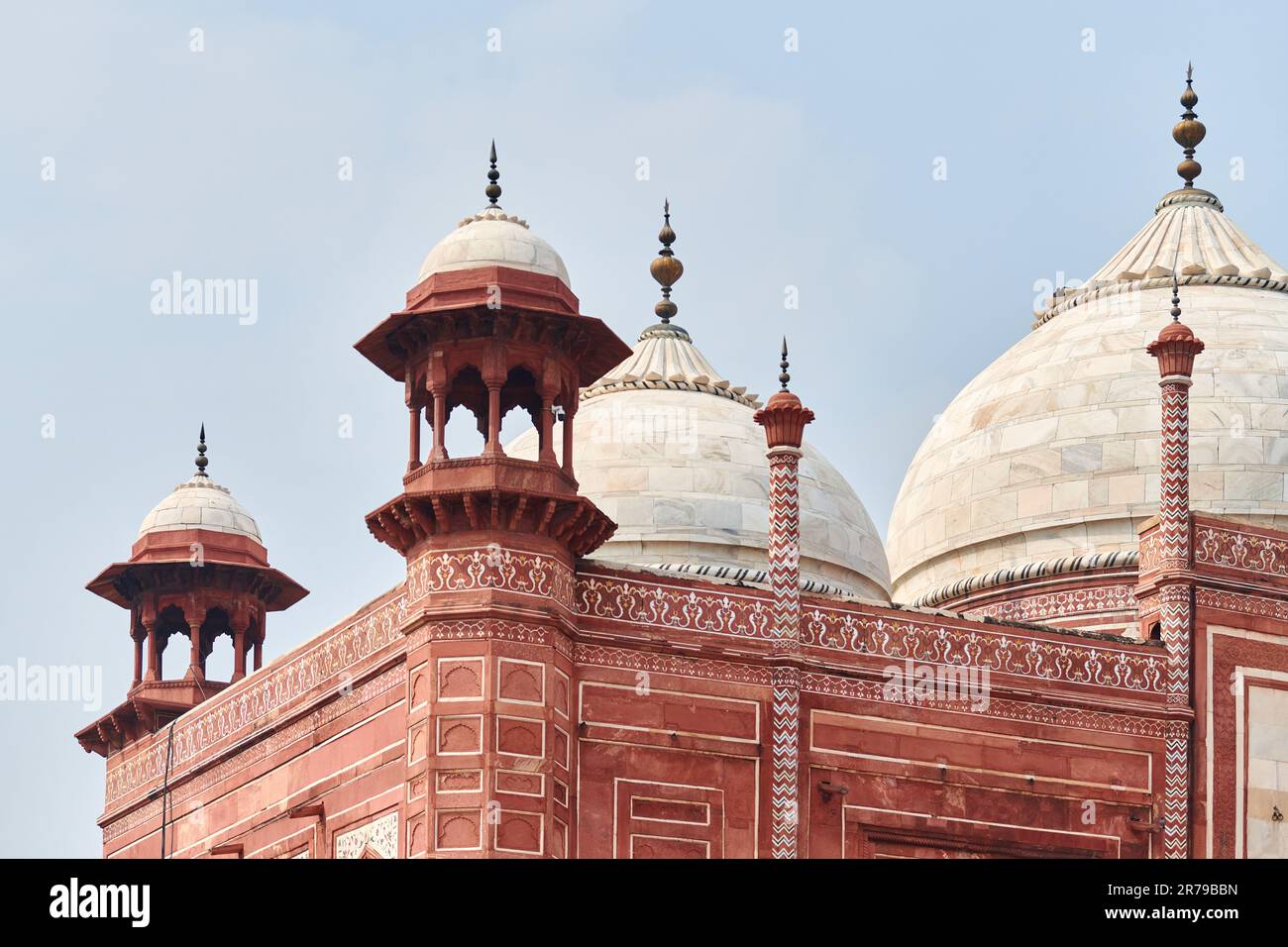 Close up Jawab Taj Mahal domes white marble mausoleum landmark in Agra ...