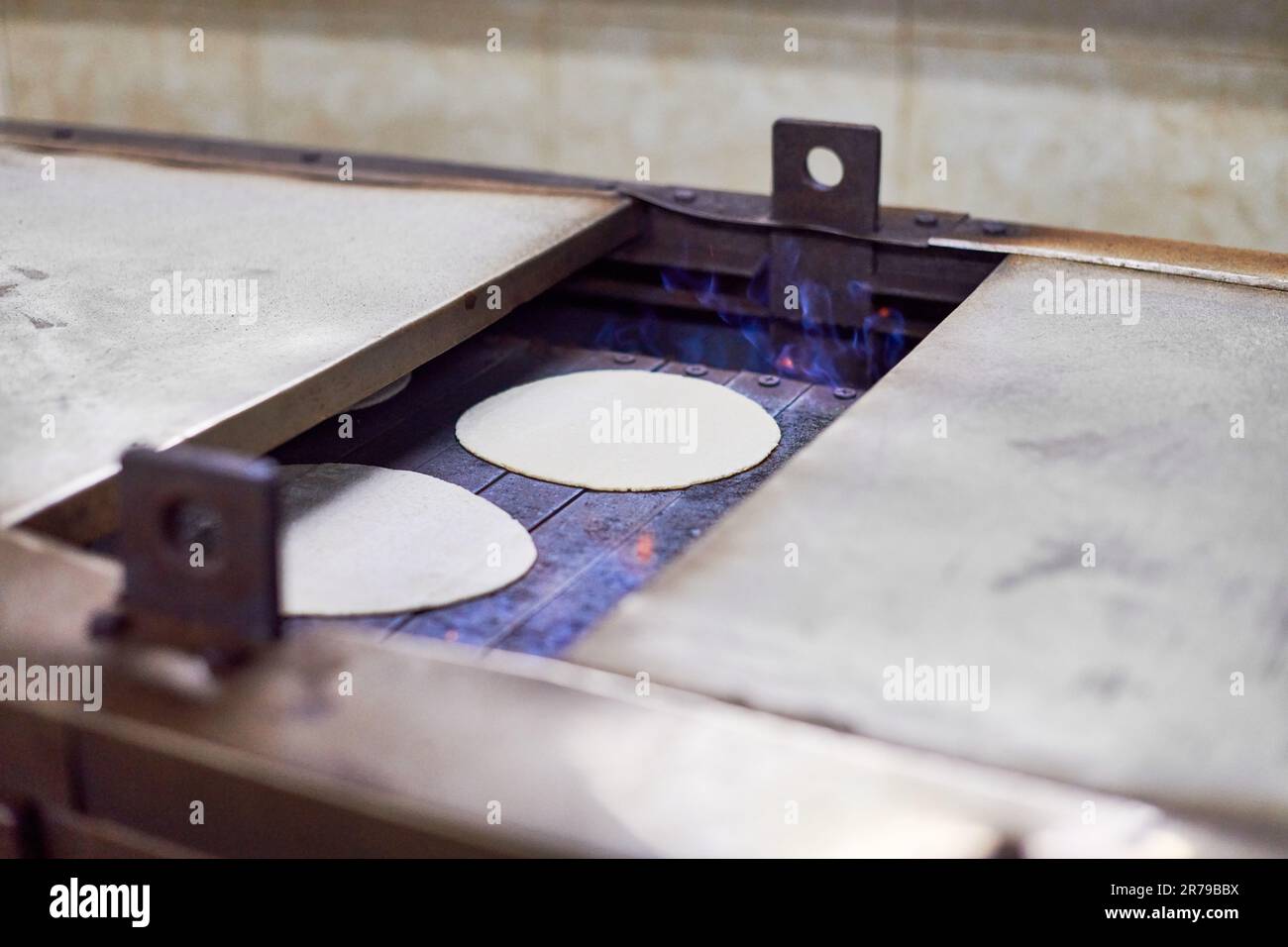 Automatic roti making machine at Gurudwara Bangla Sahib temple ...