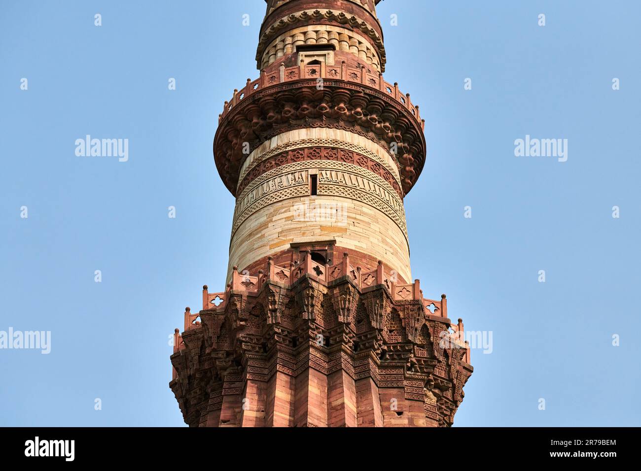 Close up view of Qutb Minar minaret tower part Qutb complex in South ...