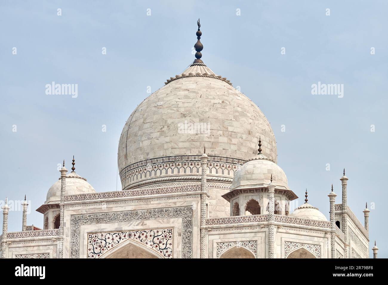 Close up Taj Mahal dome white marble mausoleum landmark in Agra, Uttar ...