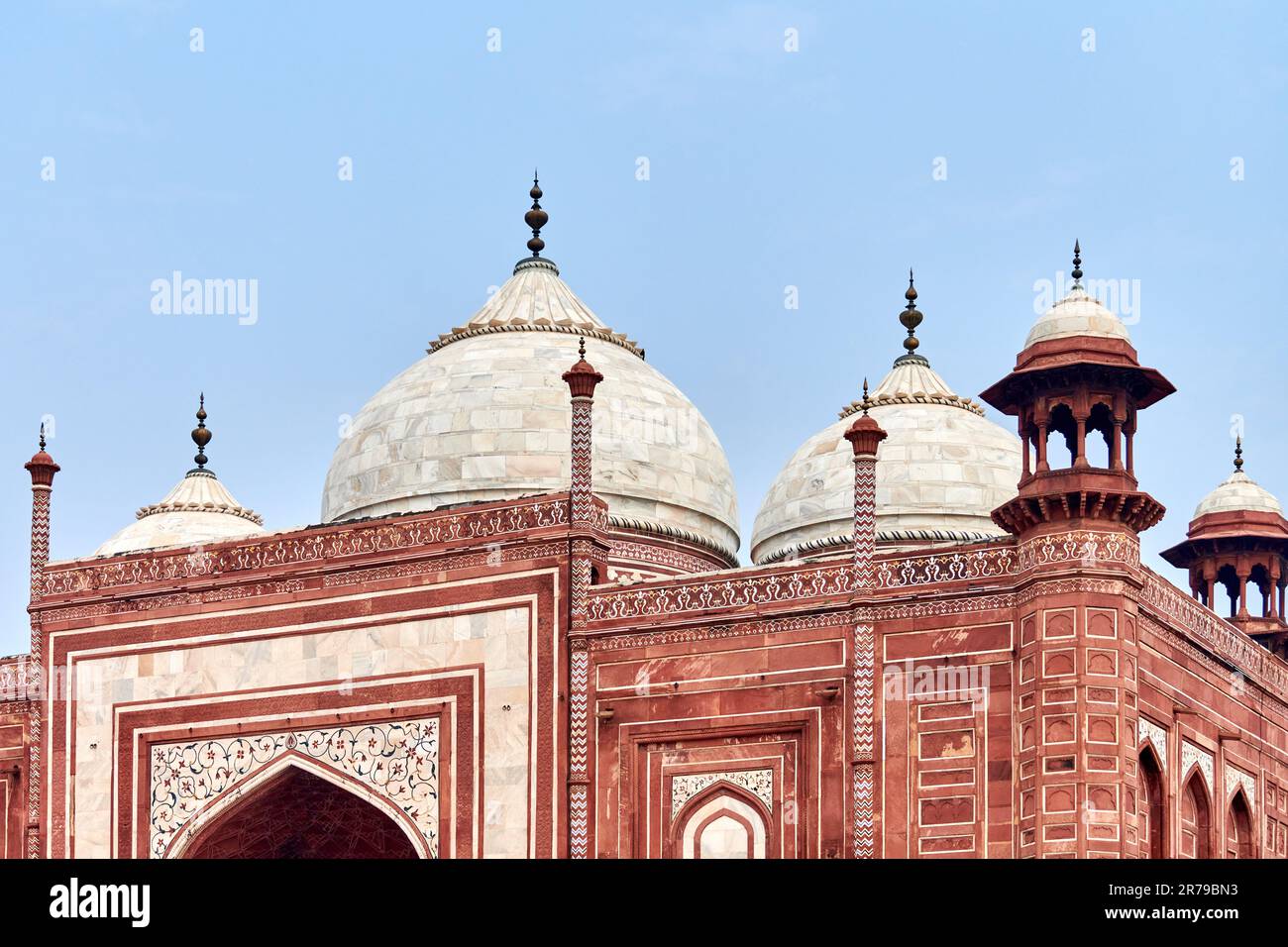 Close up Jawab Taj Mahal domes white marble mausoleum landmark in Agra ...