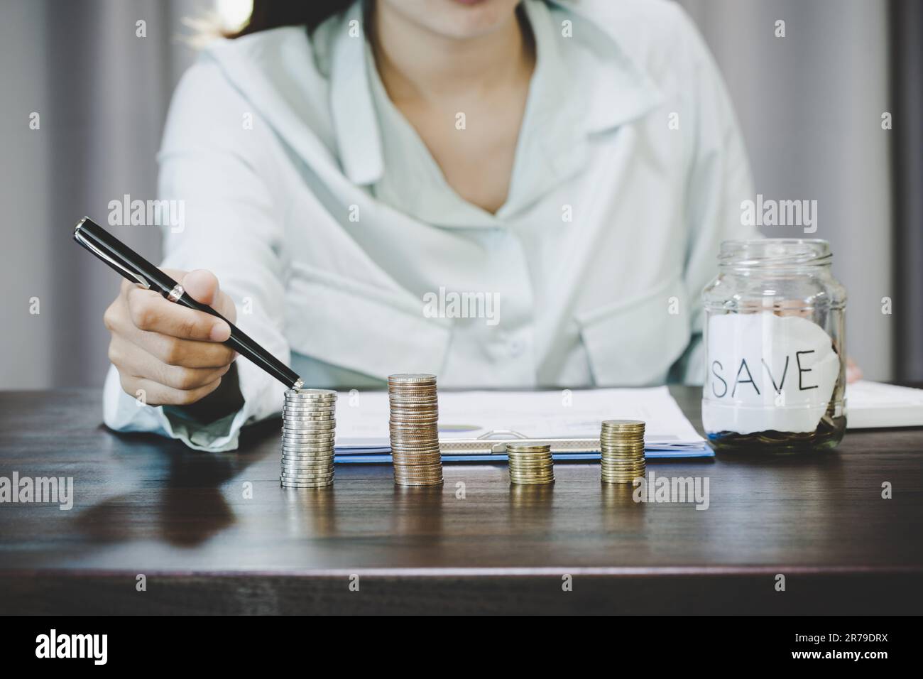 Financial hand hi-res stock photography and images - Alamy