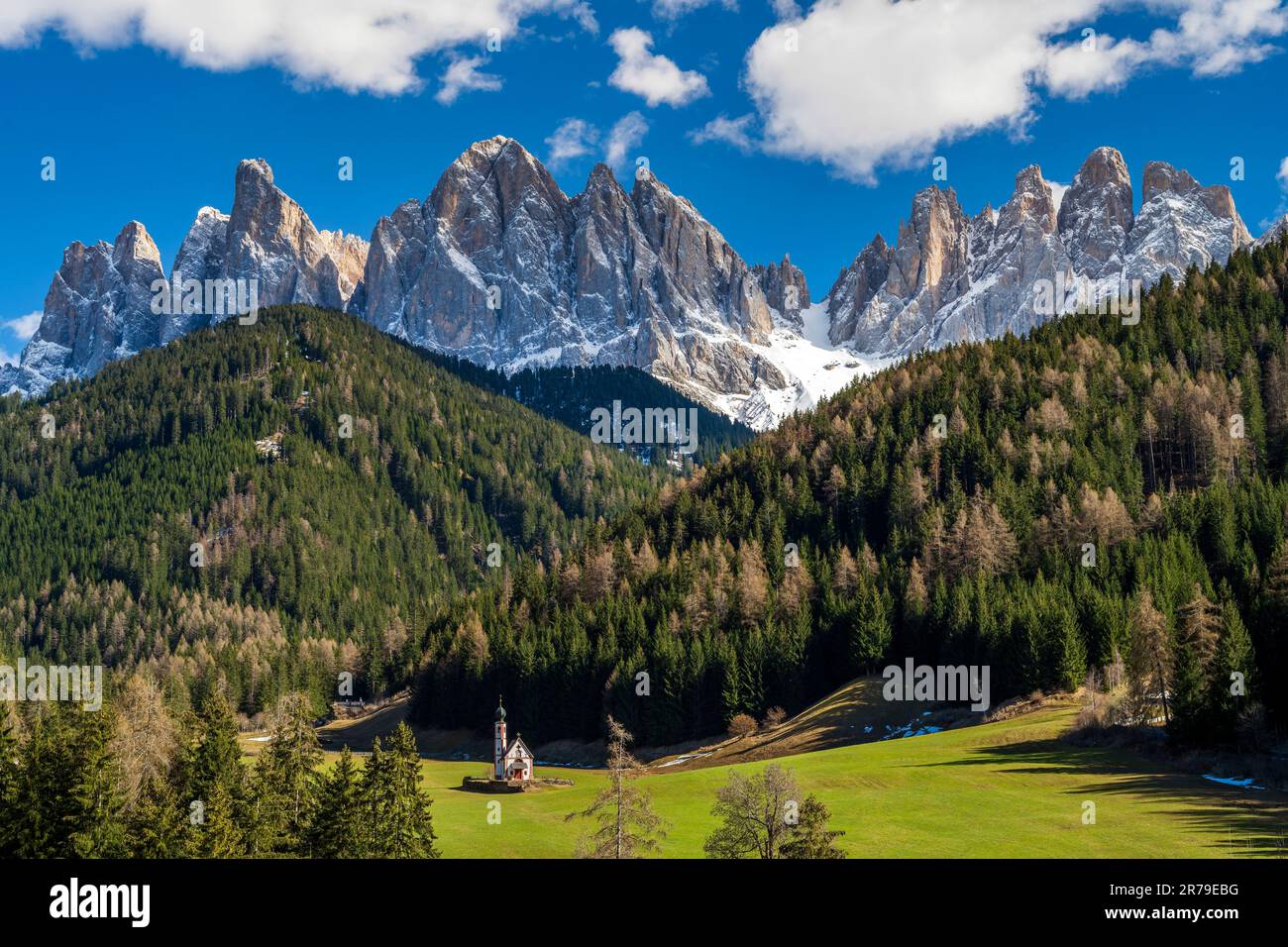 Church of St. John in Ranui with Odle (Geislergruppe) mountain group ...
