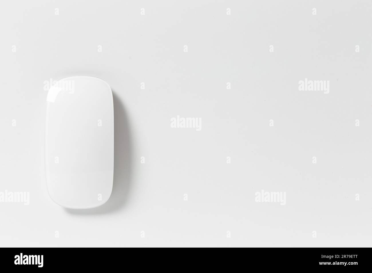 White mouse control Stock Photo - Alamy