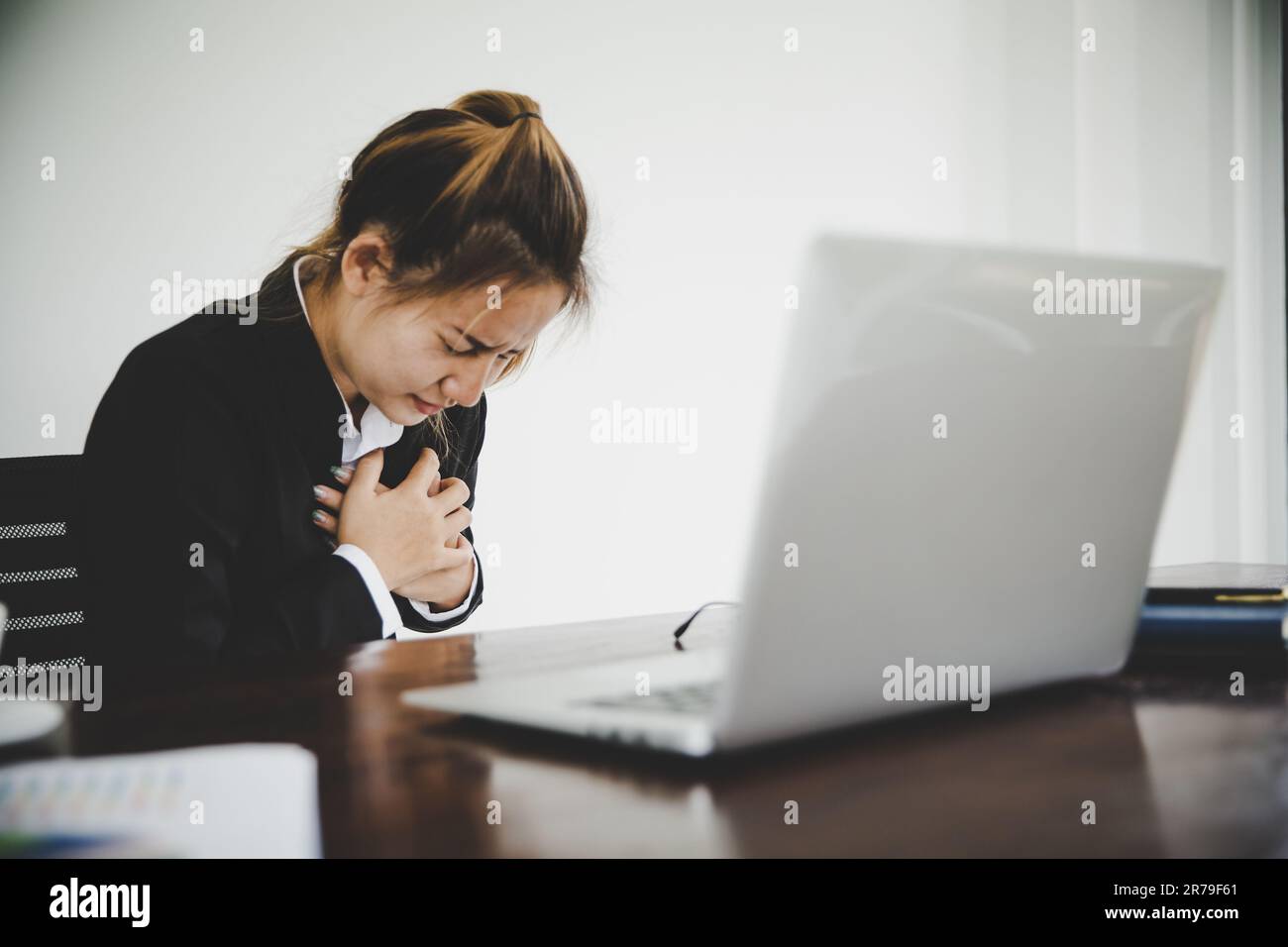 Heart attack office hi-res stock photography and images - Alamy