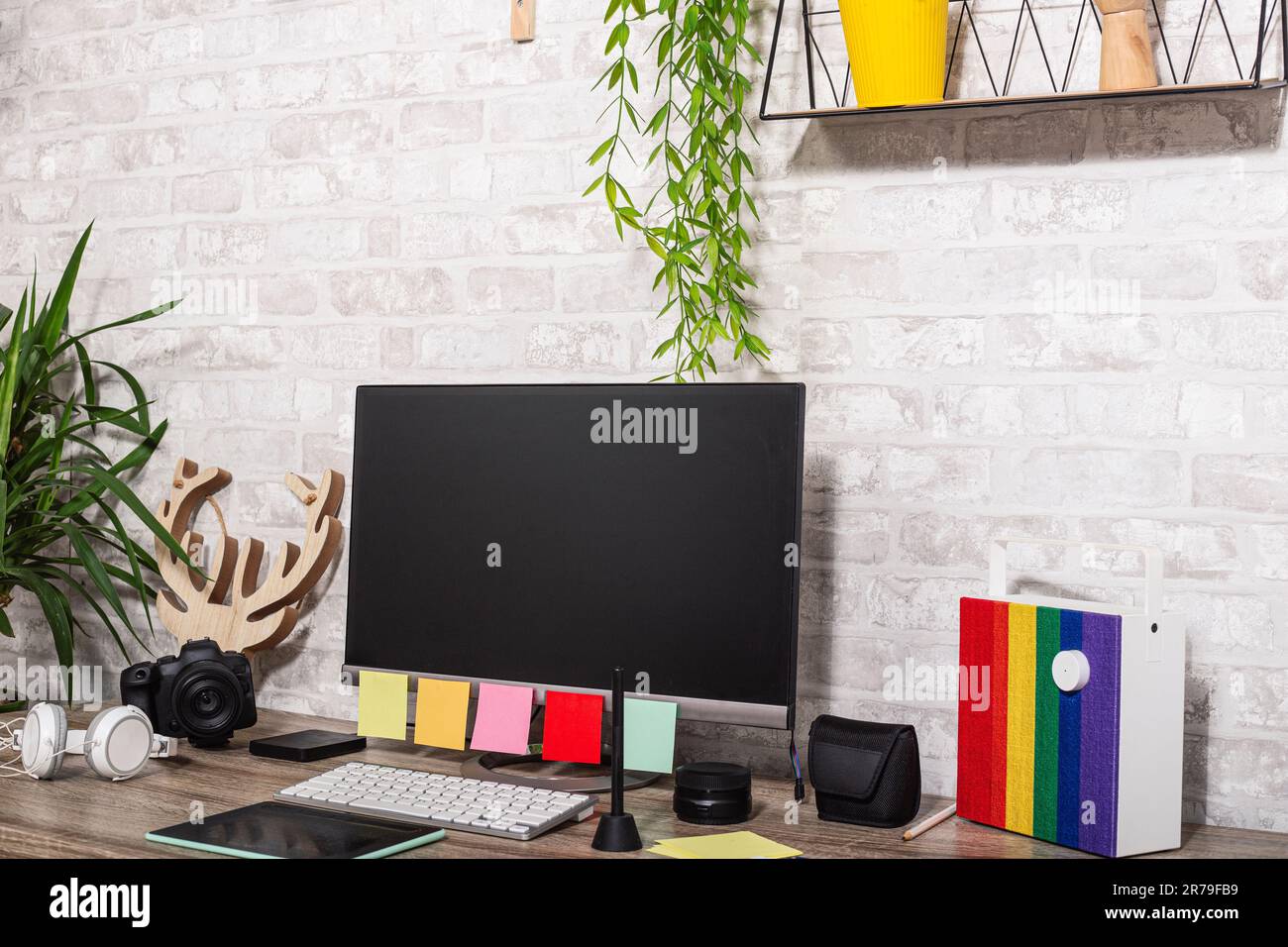 A modern computer set in a cozy office Stock Photo - Alamy