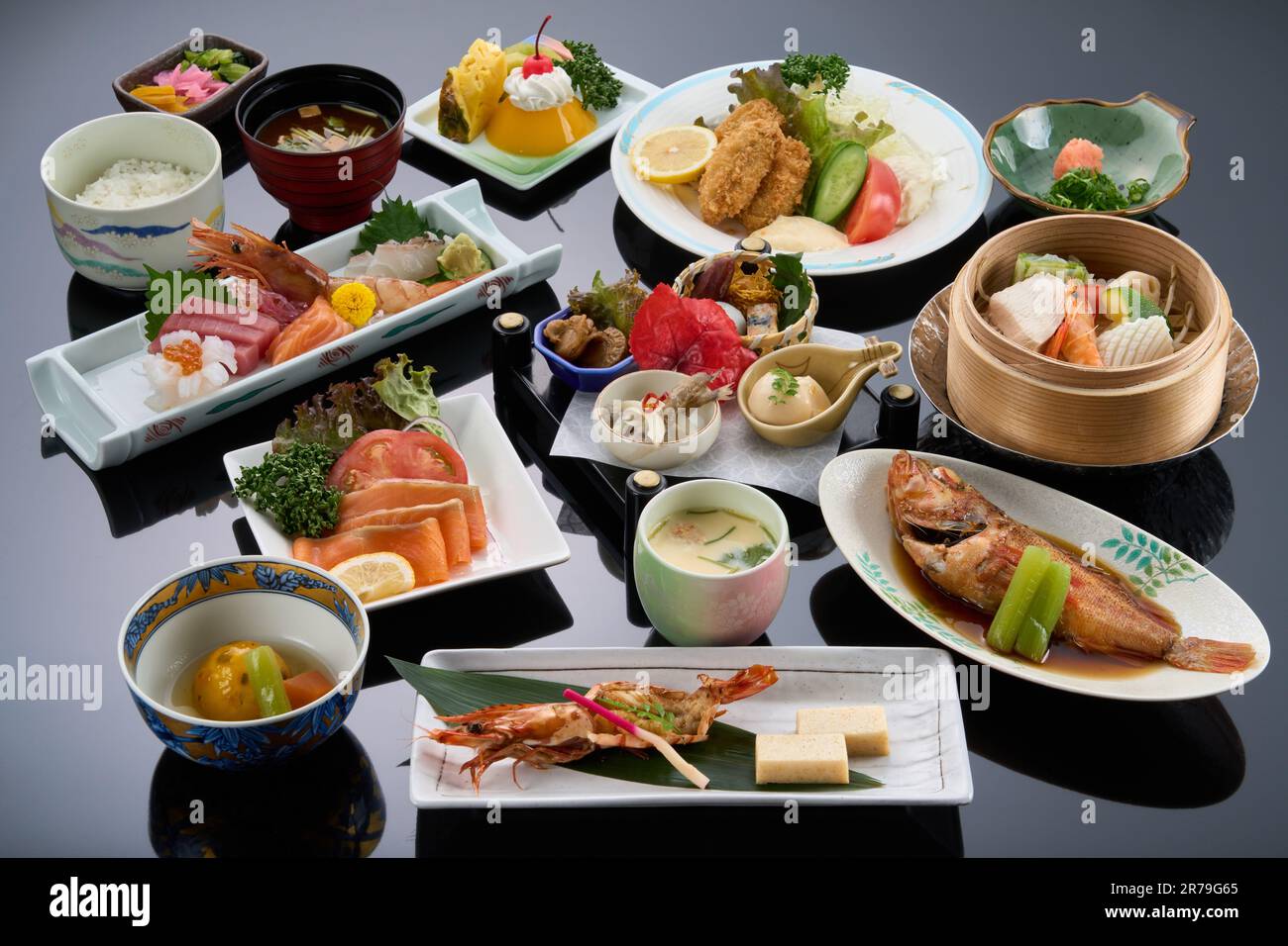 Japan pottery class hi-res stock photography and images - Alamy