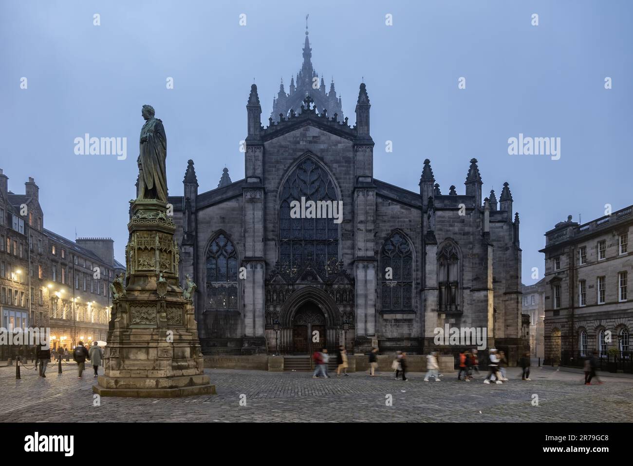 St Giles Cathedral at dusk in city of Edinburgh, Scotland, UK. High ...