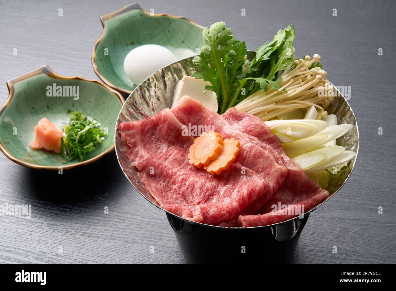 Japanese cuisine, Mikawa beef sukiyaki Stock Photo - Alamy