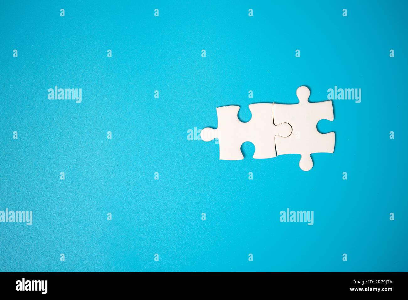 White part of jigsaw puzzle pieces on blue background. concepts of ...