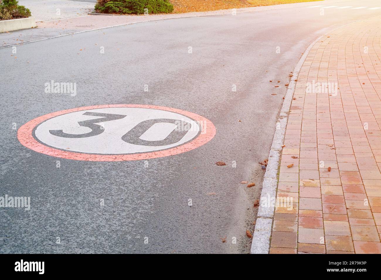 30 kph hi-res stock photography and images - Alamy