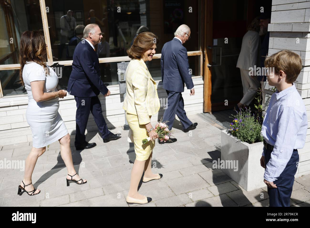 Swedens King Carl XVI Gustaf and Queen Silvia meet Vilgot Blomhage on ...