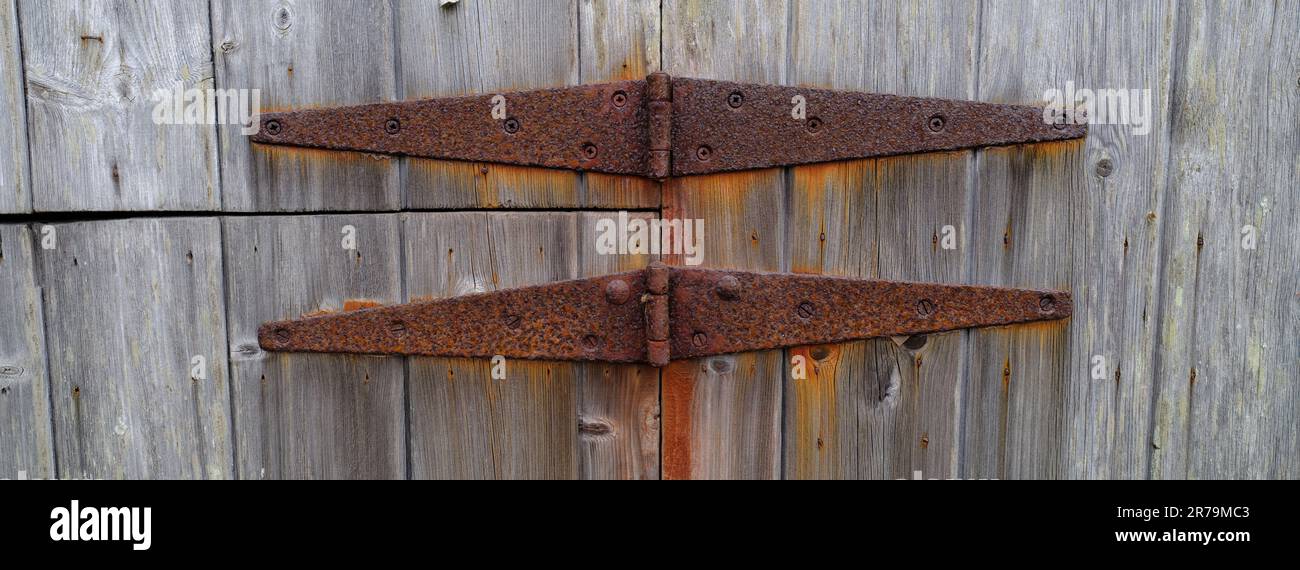 RUST - RUSTY OLD WEATHERED DOOR HINGES AND WEATHERED WOODEN DOOR Stock ...