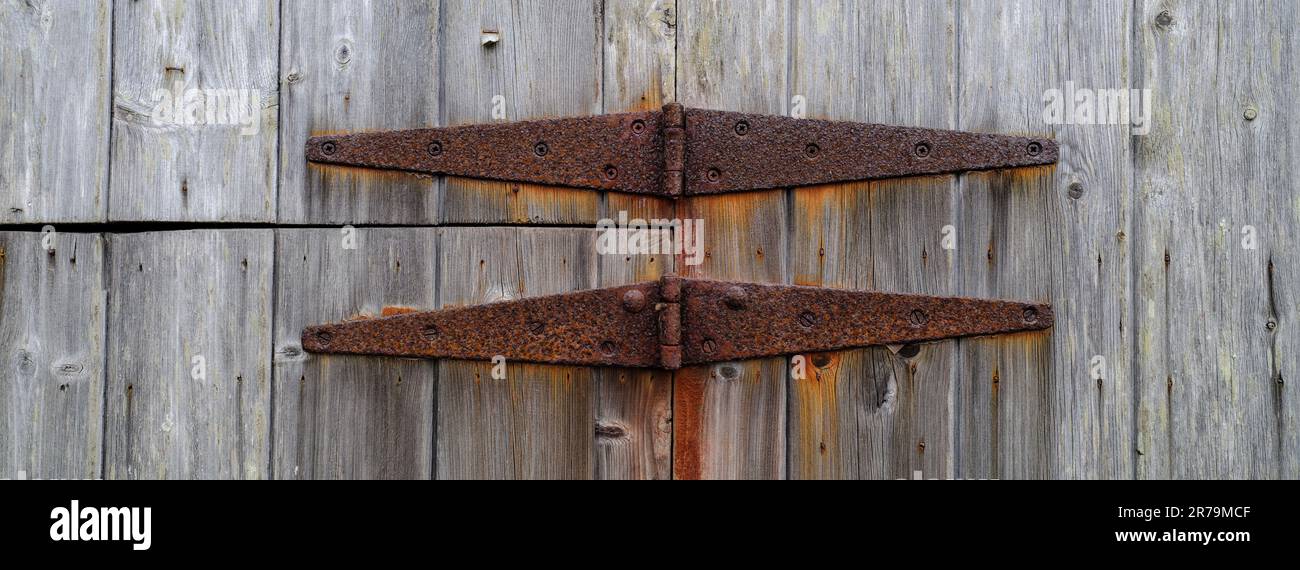 RUST - RUSTY OLD WEATHERED DOOR HINGES AND WEATHERED WOODEN DOOR Stock ...