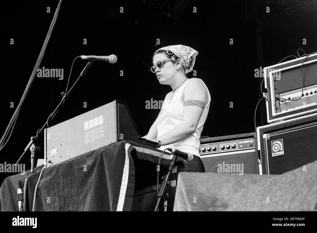 ZIA McCABE, DANDY WARHOLS, 1999: A young Zia McCabe of The Dandy ...