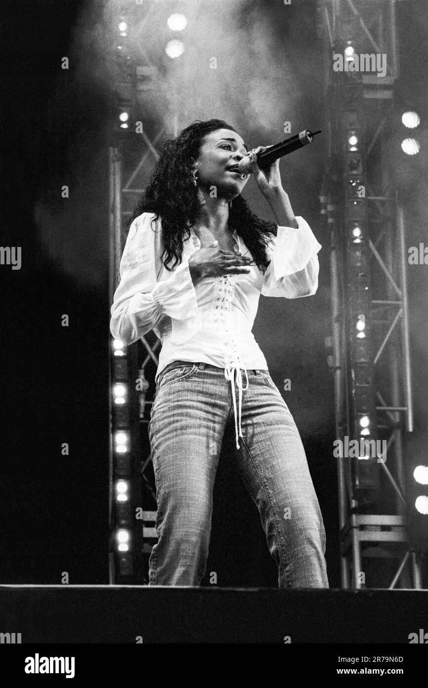 Michelle williams singer Black and White Stock Photos & Images - Alamy