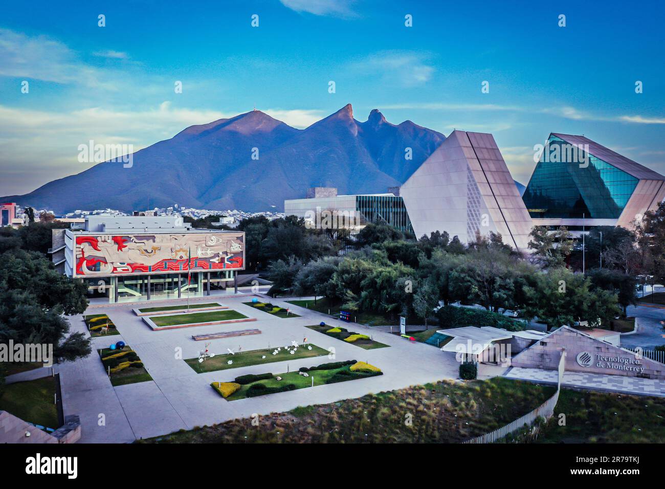 Technology institute monterrey hi-res stock photography and images - Alamy