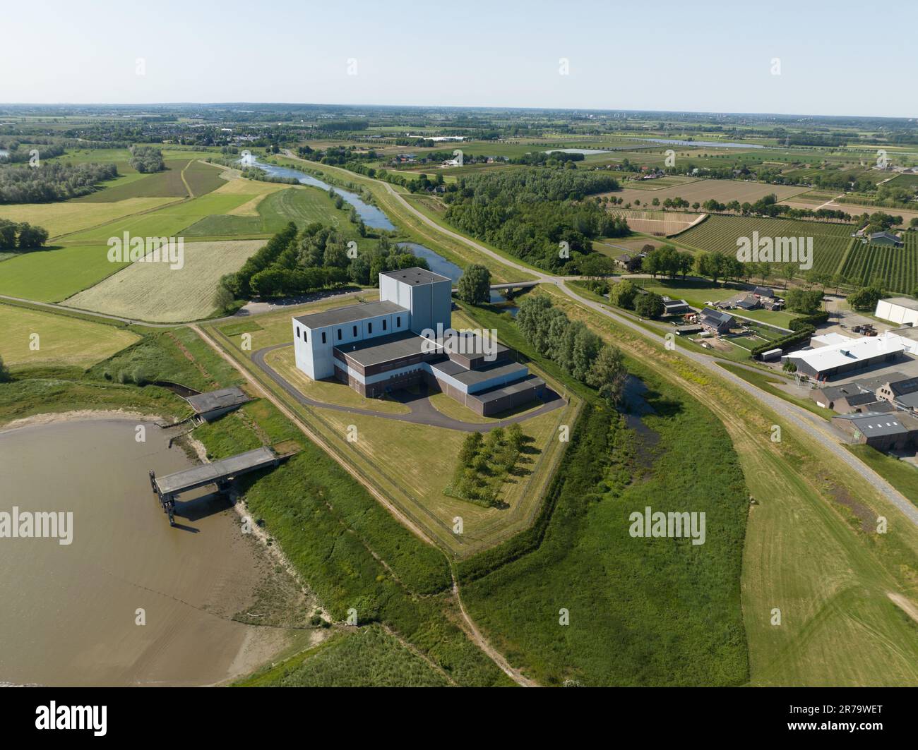 The Nuclear Power Plant Dodewaard is a former nuclear power plant in ...