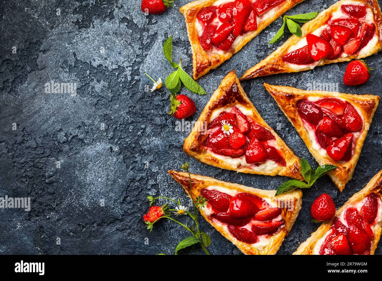 Delicious idea for summer dessert: Puff pastry tart with strawberry and ...