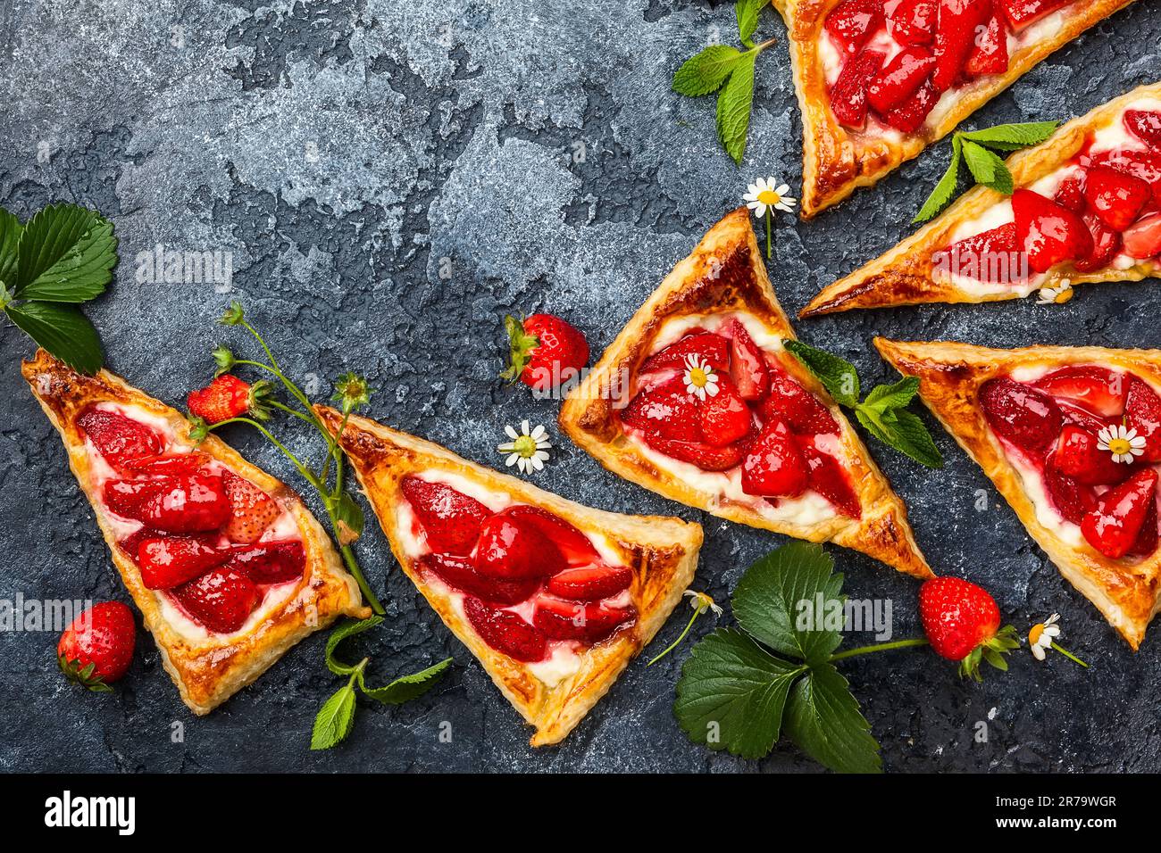 Delicious idea for summer dessert: Puff pastry tart with strawberry and ...
