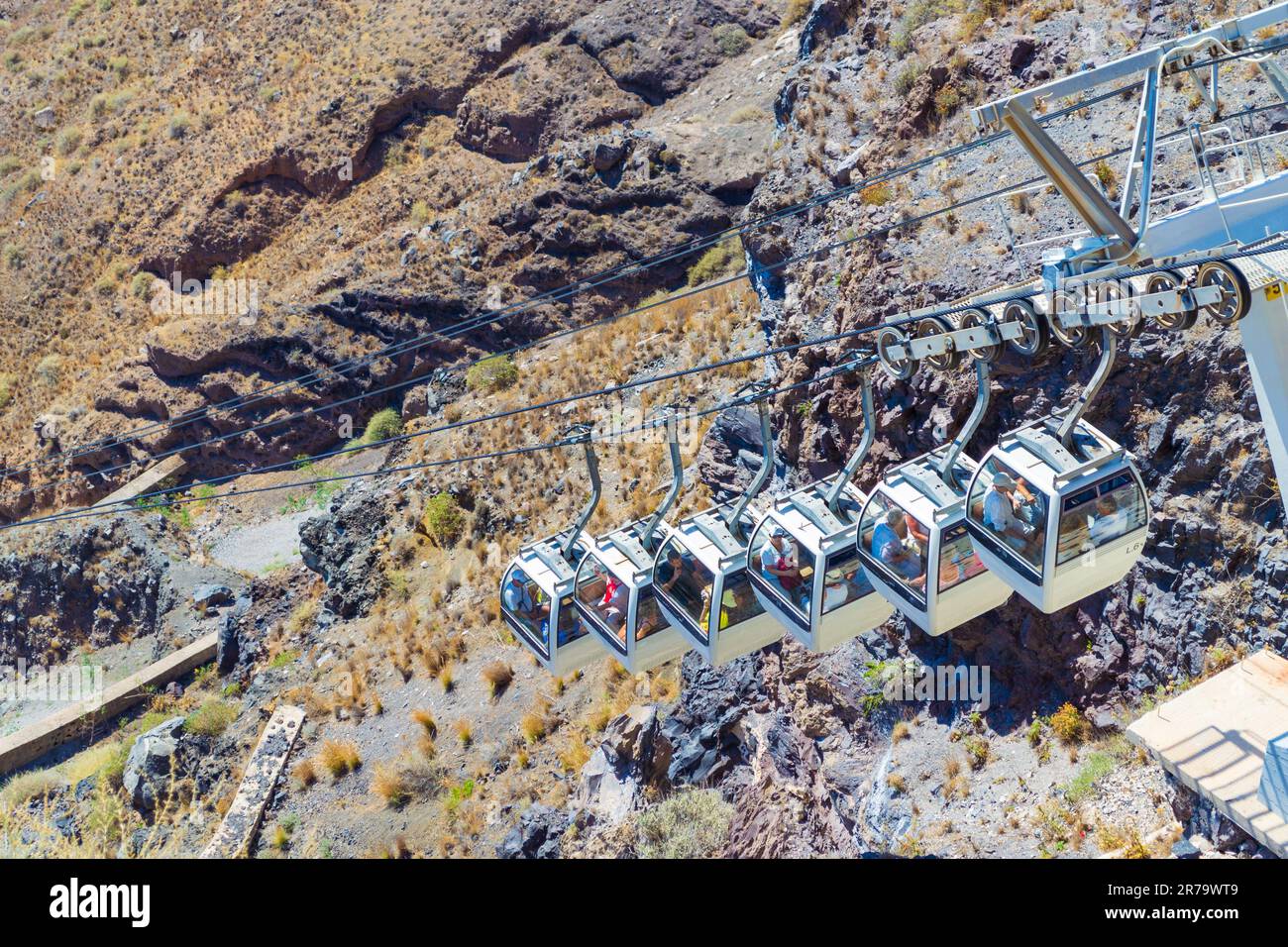 Cable car moving from cliff on cable hi-res stock photography and ...