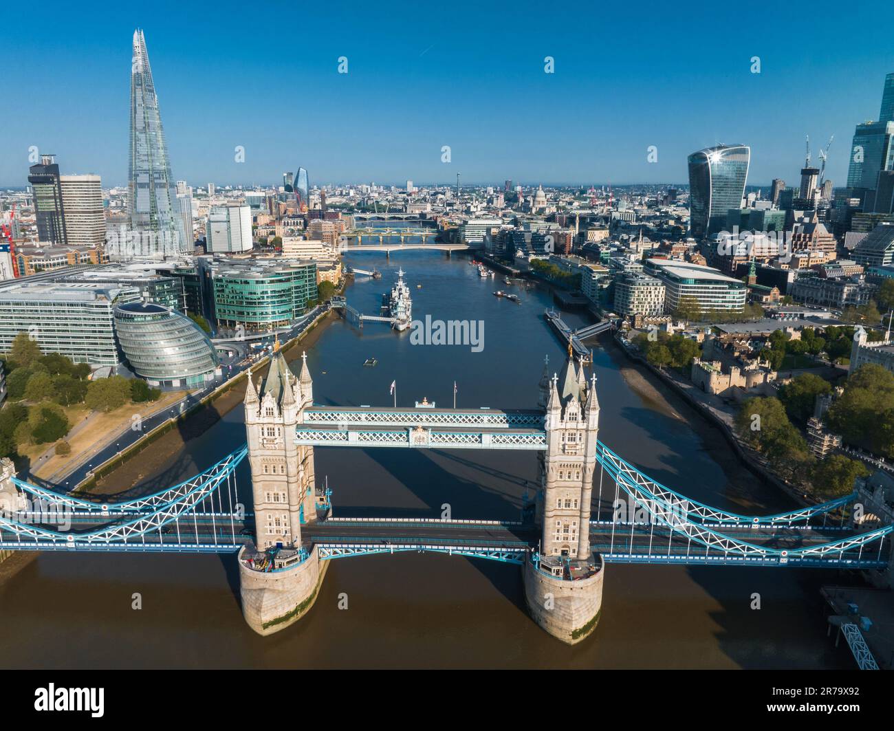 Iconic Tower Bridge connecting Londong with Southwark on the Thames ...
