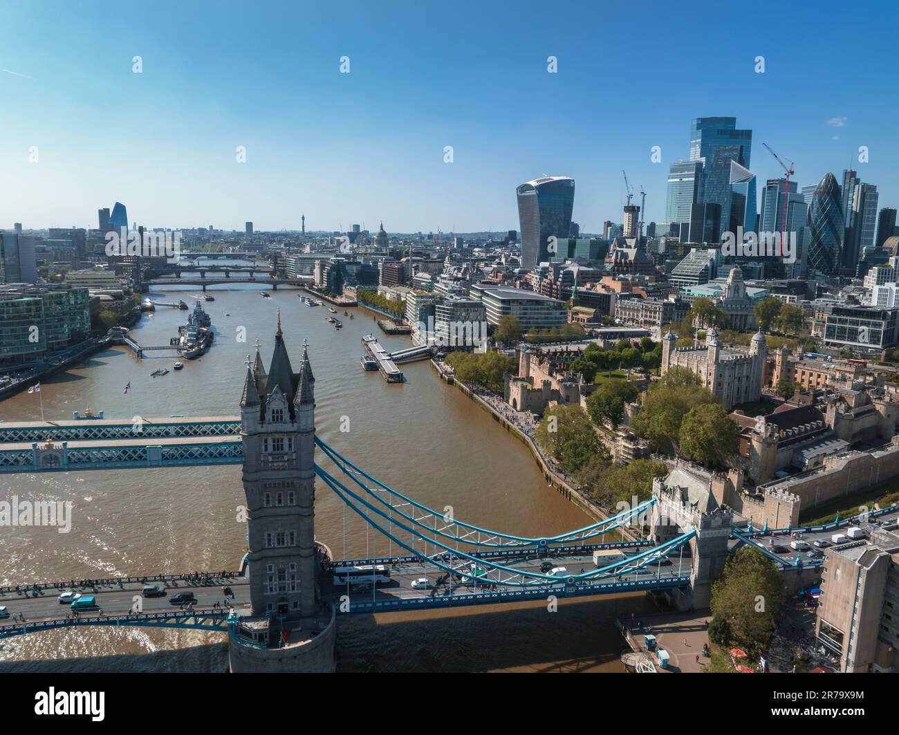 Iconic Tower Bridge connecting Londong with Southwark on the Thames ...