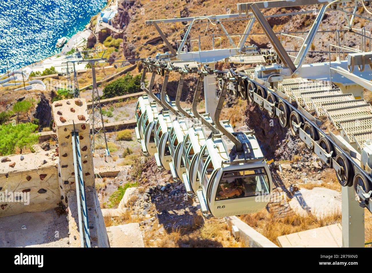 Cable car moving from cliff on cable hi-res stock photography and ...