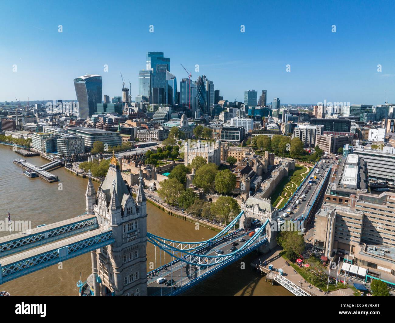 Iconic Tower Bridge connecting Londong with Southwark on the Thames ...