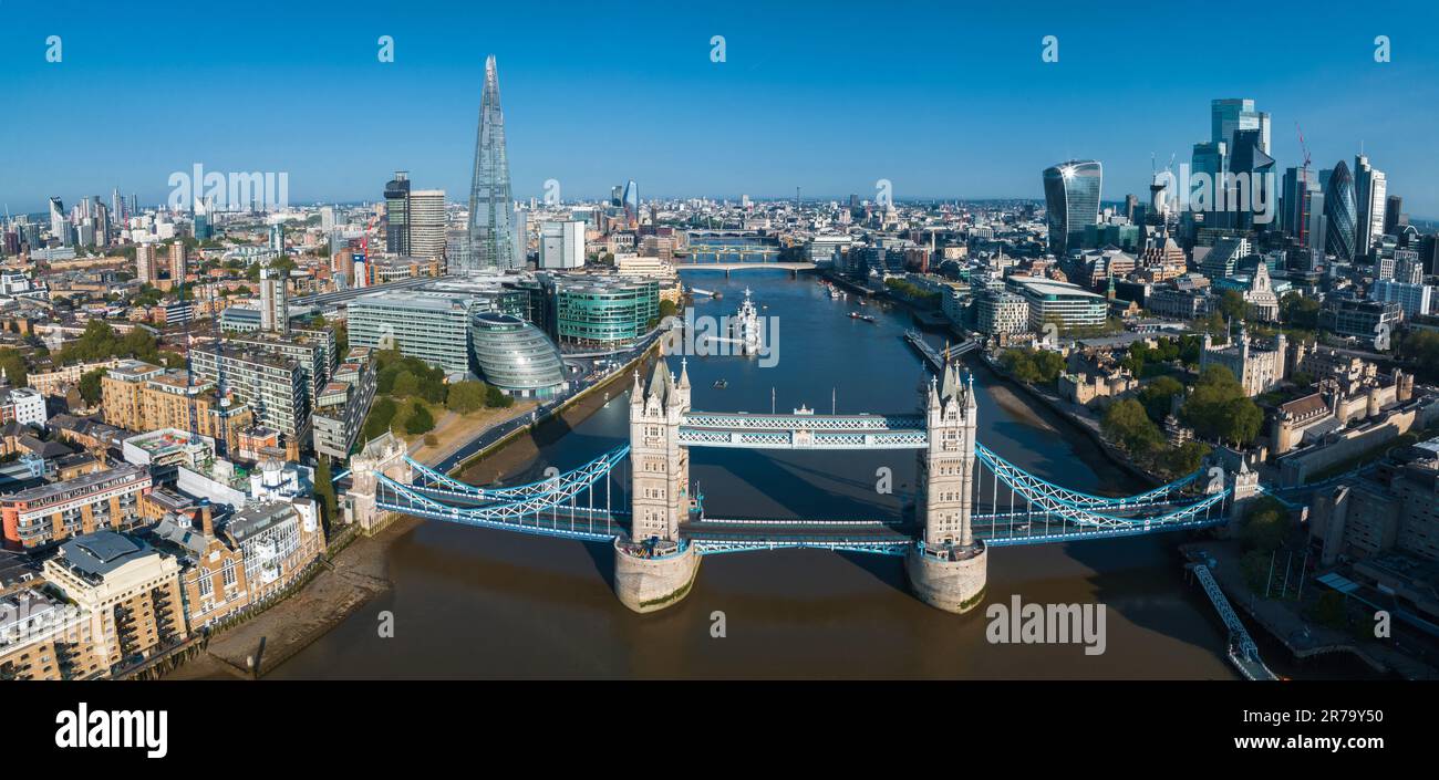 Iconic Tower Bridge connecting Londong with Southwark on the Thames ...