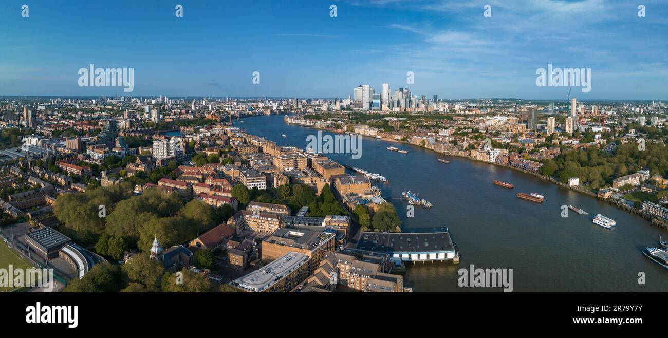 Beautiful panoramic view of London Thames river with Canary Wharf ...