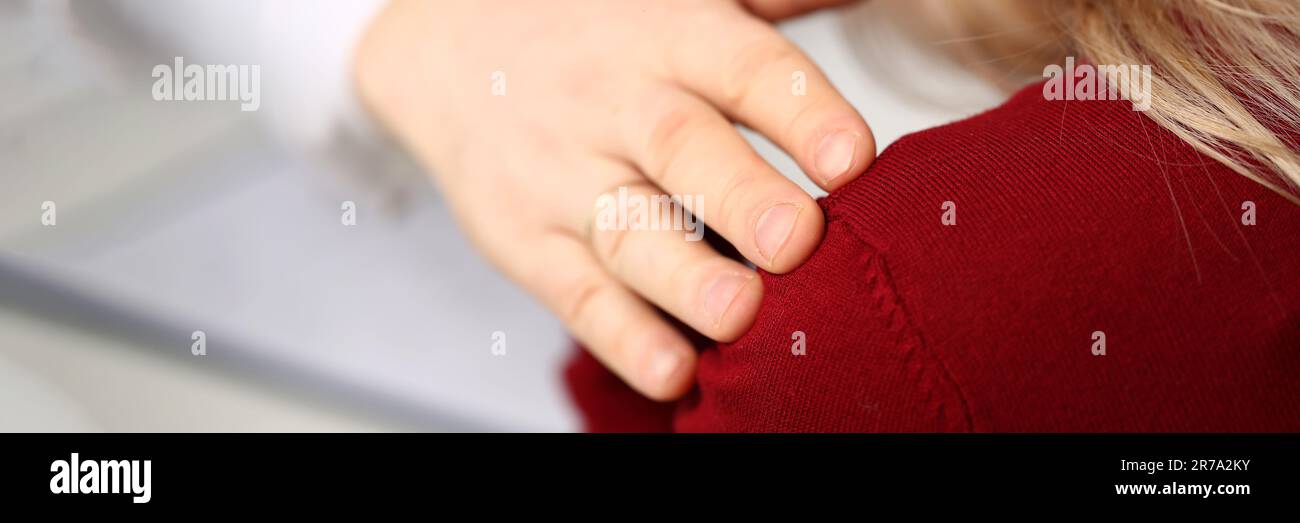 Doctor placed sympathetic hand on patient shoulder Stock Photo - Alamy