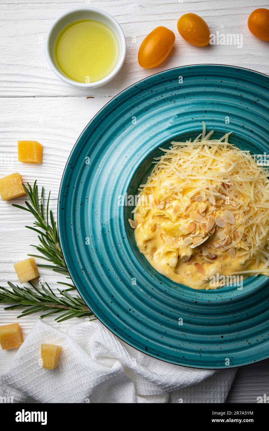 Filled to brim hi-res stock photography and images - Alamy