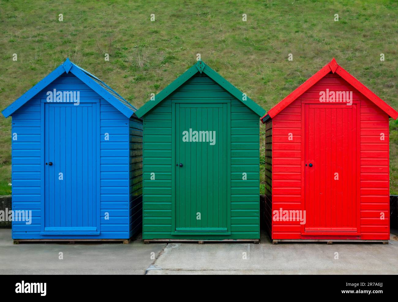 Row of beach chalets hi-res stock photography and images - Alamy