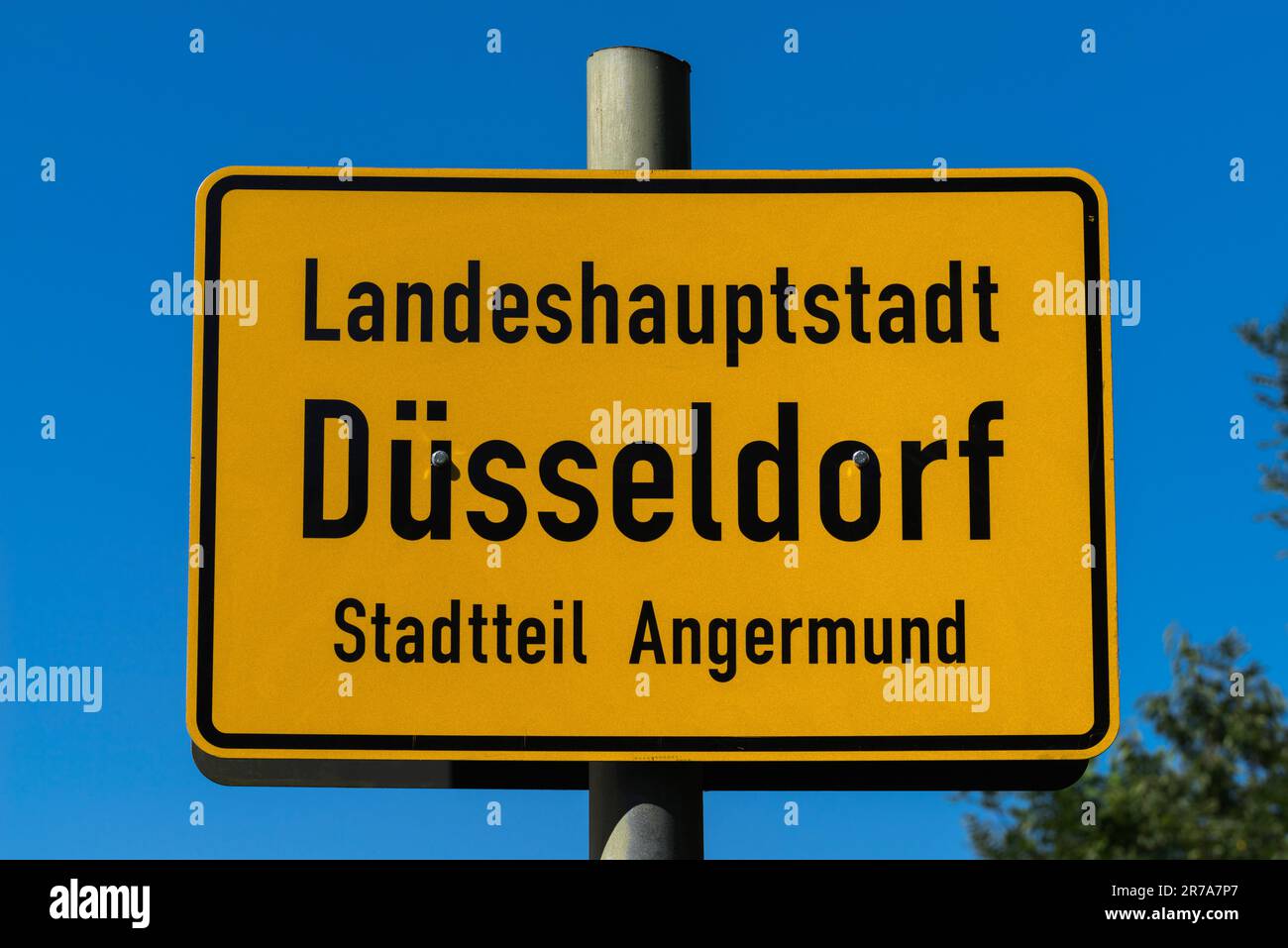Ortsschild dusseldorf hi-res stock photography and images - Alamy