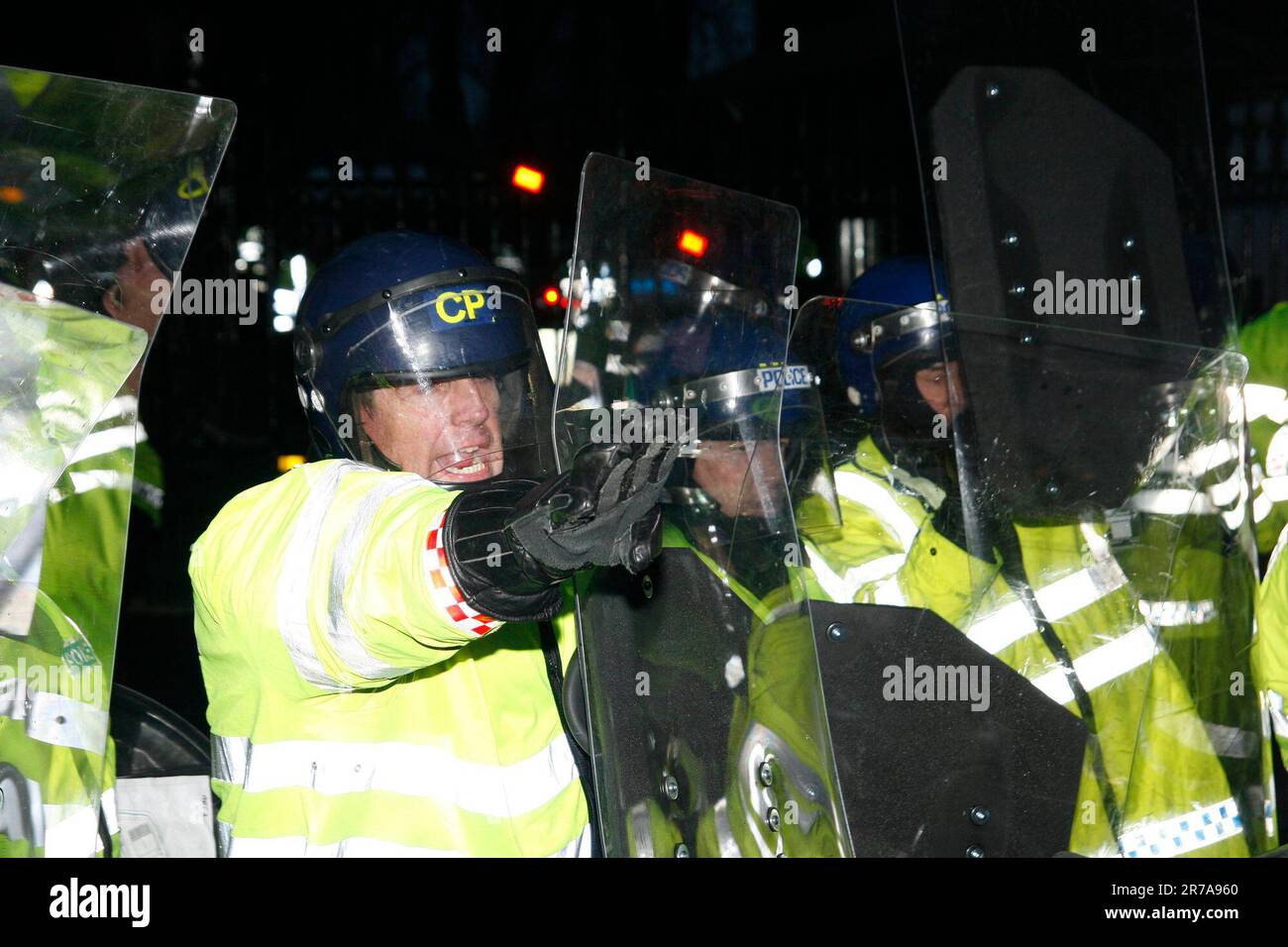 police officers defend their lines outside Israeli embassy in london ...