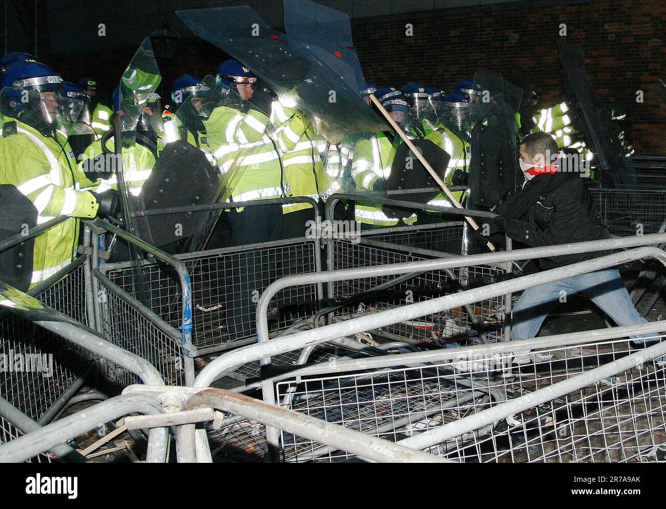 London riots 2009 hi-res stock photography and images - Alamy