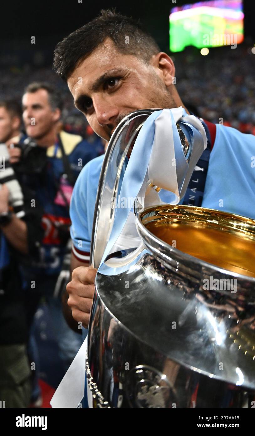 ISTANBUL, TURKEY - JUNE 10: Manchester City player Rodri celebrate with ...