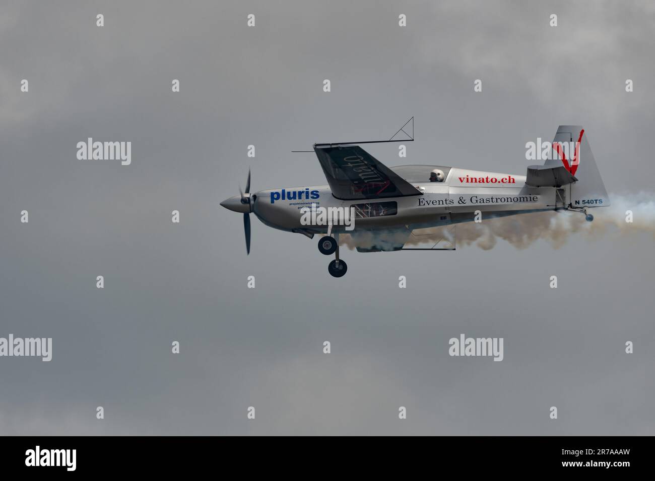 Edge 540 hi-res stock photography and images - Alamy