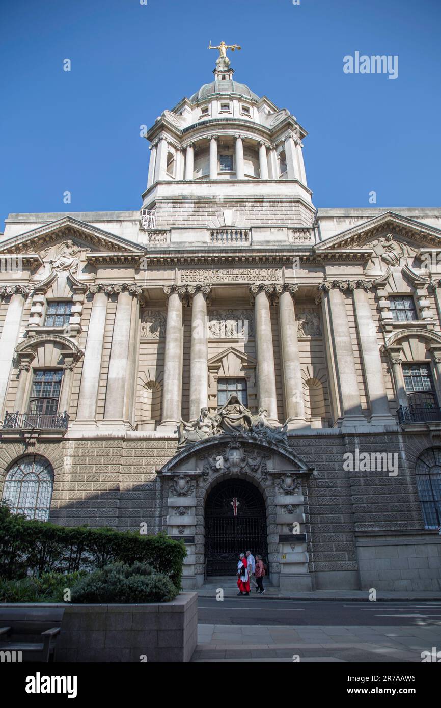The old bailey london lady justice hi-res stock photography and images ...