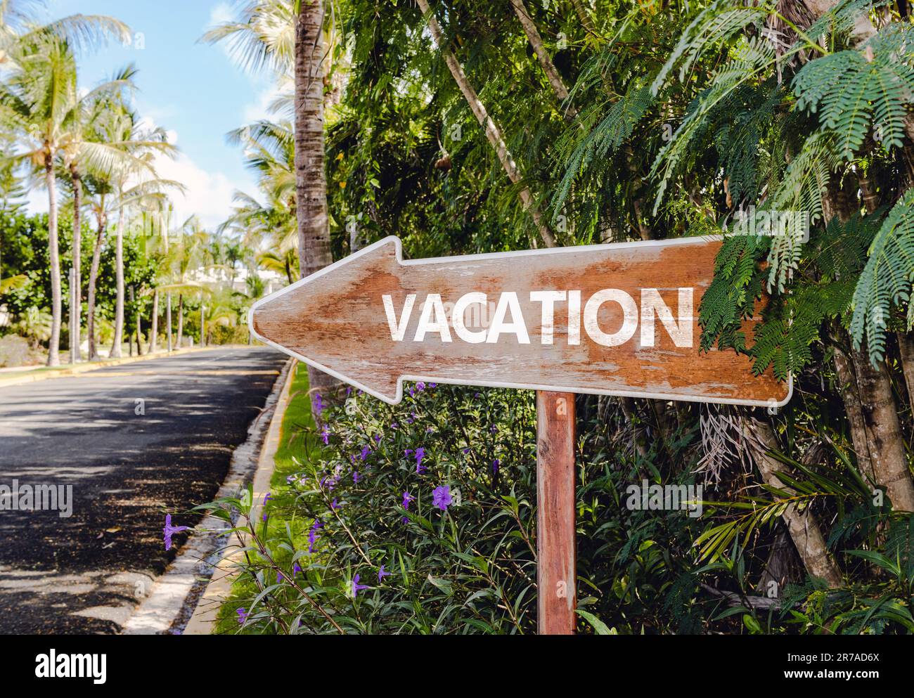 Road pointer hi-res stock photography and images - Alamy